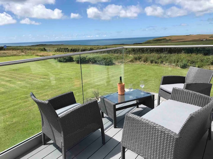 The Burrows - Sea Views & 5 Minute Walk To Beach - Milford Haven