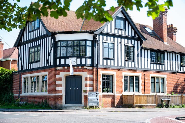 Bright, Modern Loft Apartment, Brockenhurst Centre - Lyndhurst
