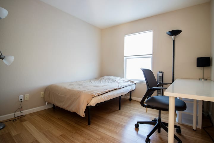 Private Room In Beautiful Mountain View House! - Mountain View, CA
