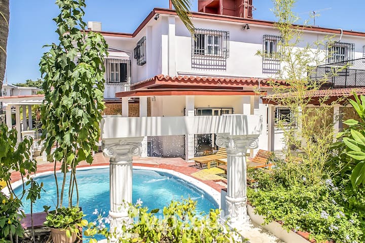 Luxury Villa With Pool In Miramar - Cuba