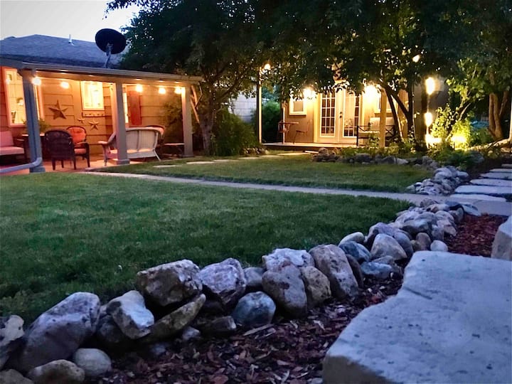 Backyard Oasis In The Heart Of Rapid City! 5 Min From Dwtn - Rapid City, SD
