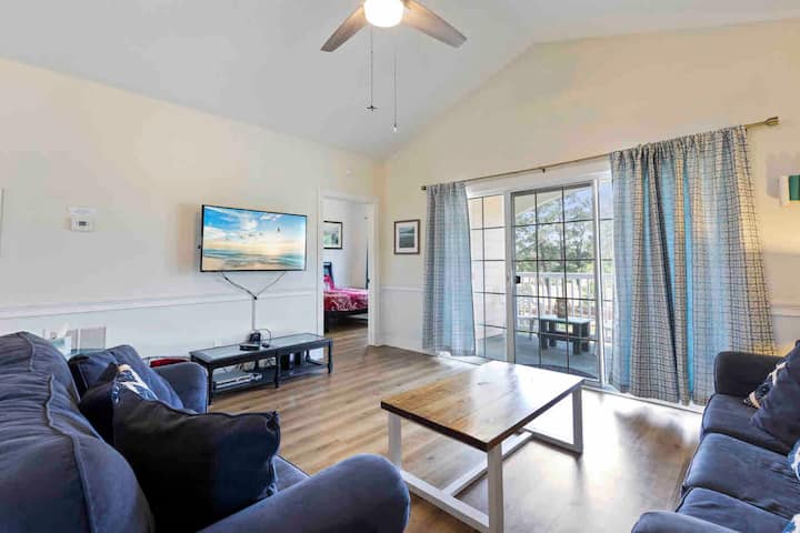 Quiet Retreat On Golf Course With Beautiful Views - Myrtle Beach, SC