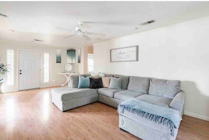 Jacuzzi Ready! Pool, Gym, Firepit Everything! - 弗雷斯諾