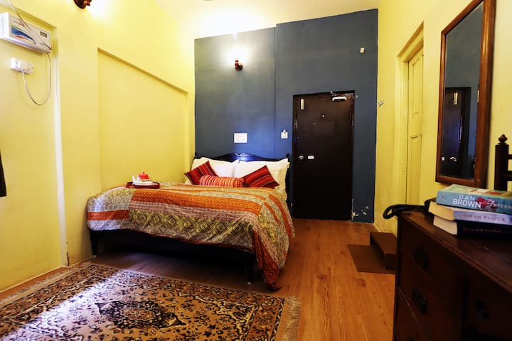 Krishna Niwas Mount Abu, (Deluxe Room) - Mount Abu