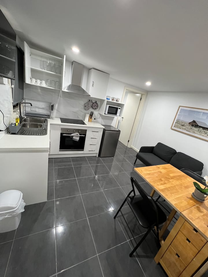 Cozy 2 Br Bungalow - Caroline Springs