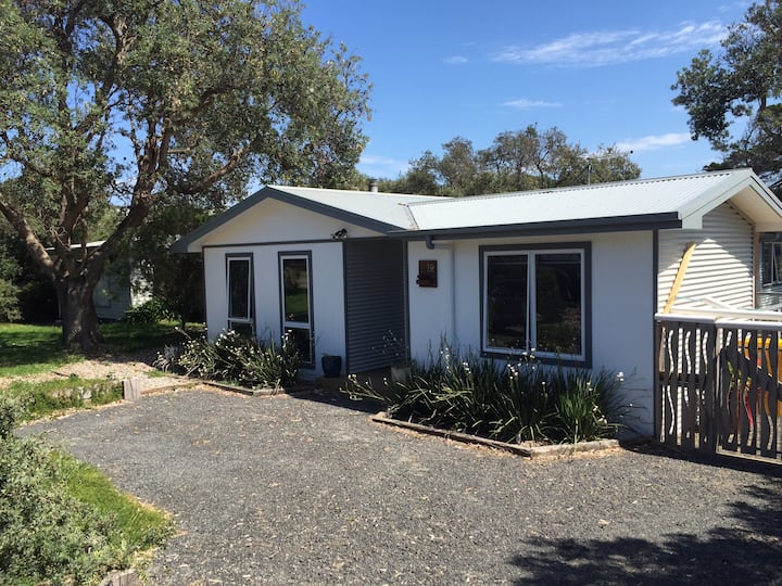 Modern 3 Bedroom Beach House, Perfect For Families - Venus Bay
