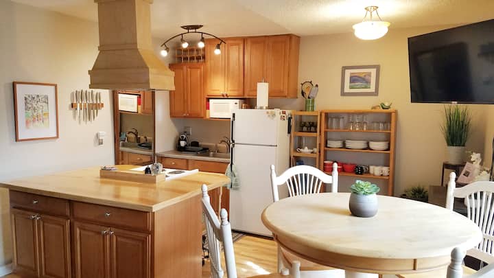 Campbell Creek Retreat: U-med, Xc Ski/bike Trails - Anchorage, AK