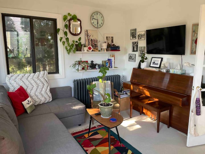 Beautiful, Bright, Central Garden Level 1-bedroom. - Toronto