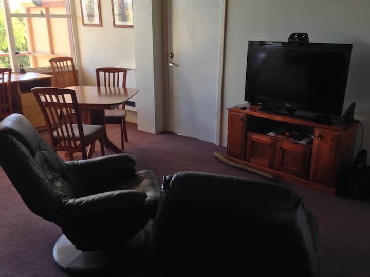 Comfortable Self-contained Apartment - Riverside