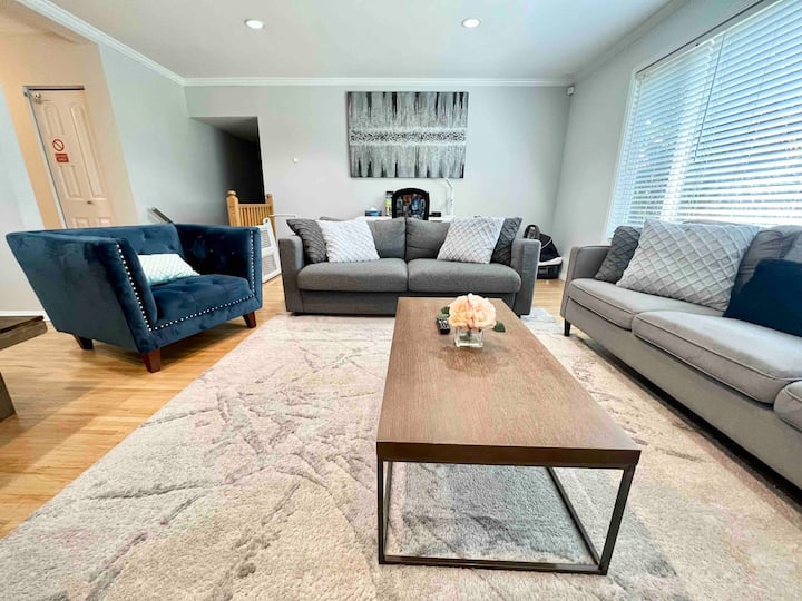 3 Bedroom Near Downtown Top Floor / 2 Parking Ac - Vancouver