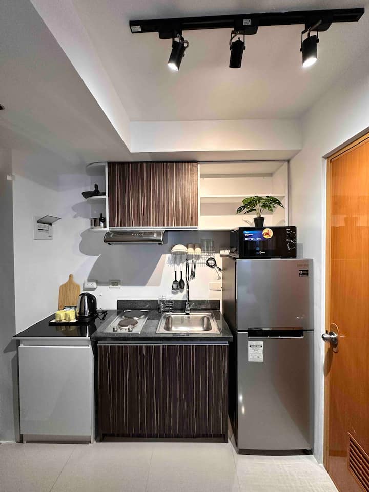 Hotel Living (Family Suites) 4-6pax #1830 - Cebu City