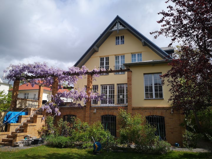 Kuschelige Einzimmerwohnung Mit Sauna Und Küche - Berlin