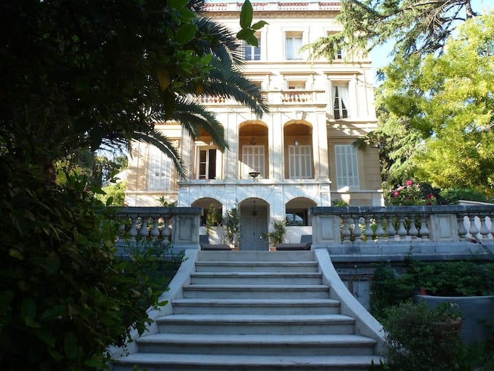 Villa Palladienne, à 200m De La Mer - Carqueiranne