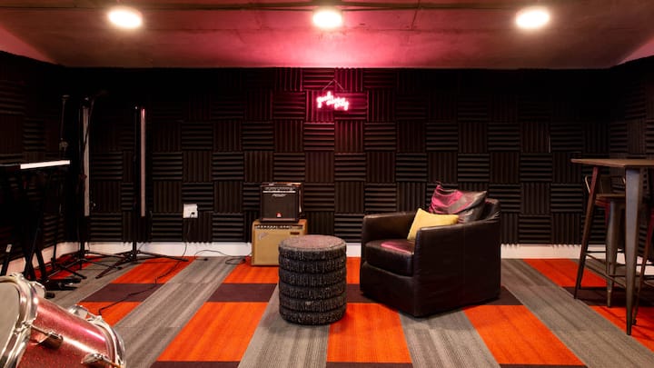 Earn with Airbnb-friendly apartments in Austin Metro | Airbnb