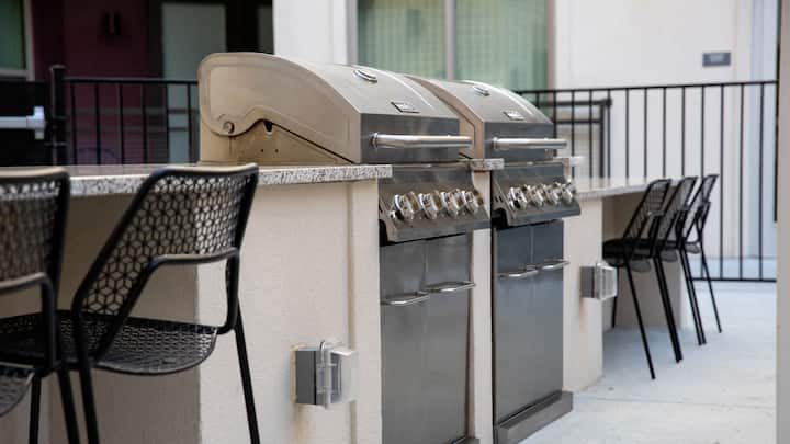 Earn with Airbnb-friendly apartments in Austin Metro | Airbnb