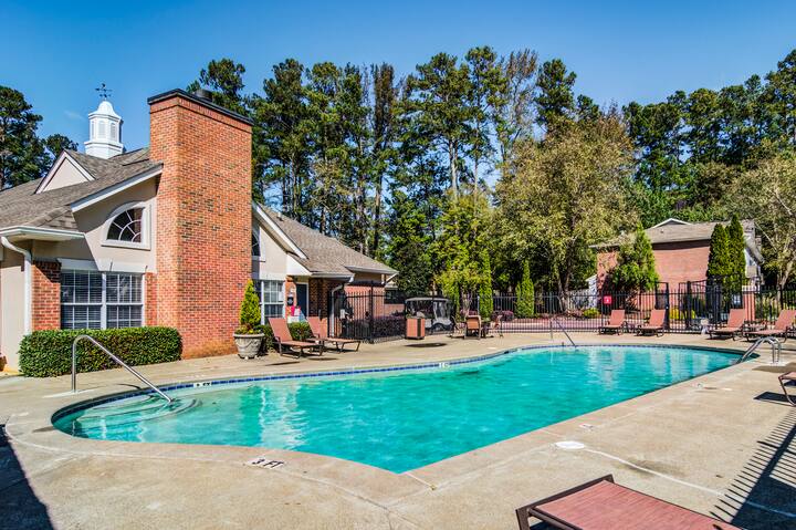 Earn in Avana Ridenour, an Airbnb-friendly apartment building