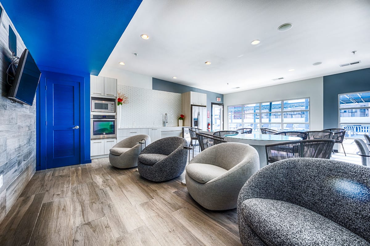 Earn with Airbnb-friendly apartments in Dallas | Airbnb