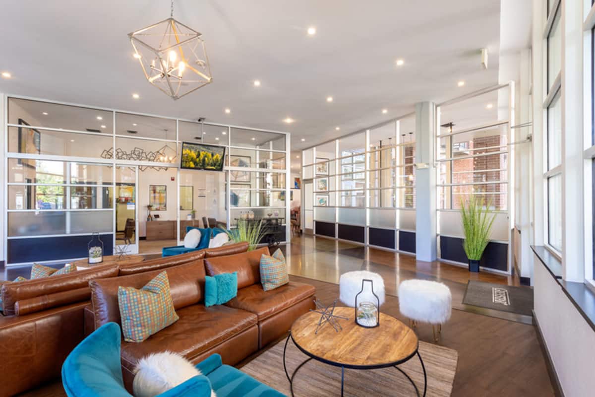 Earn with Airbnb-friendly apartments in Denver | Airbnb