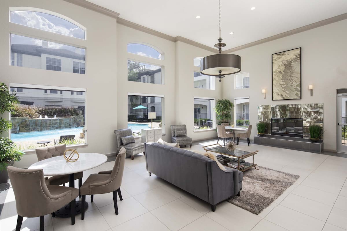 Earn with Airbnb-friendly apartments in Houston Metro | Airbnb