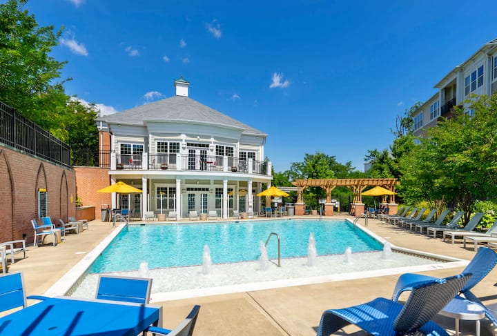 Dominion Middle Ridge, an Airbnb-friendly apartment