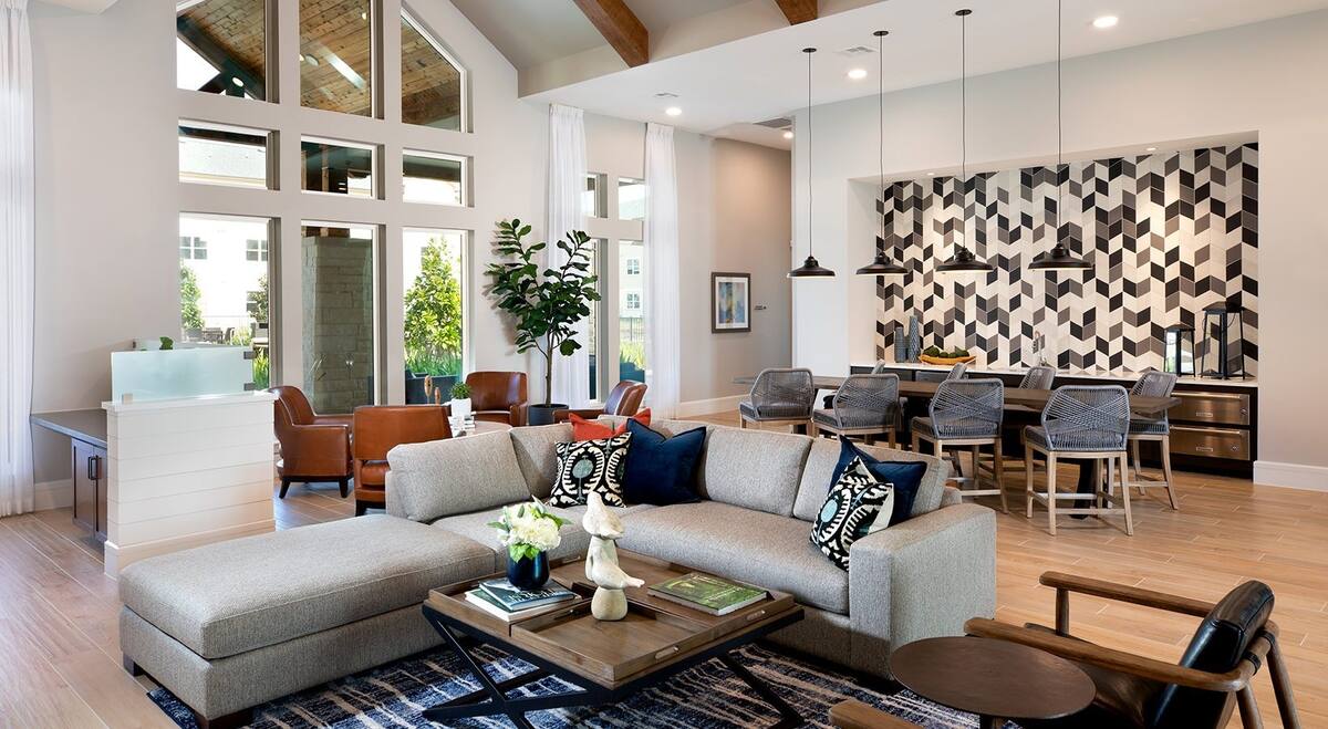 Earn with Airbnb-friendly apartments in Houston Metro | Airbnb