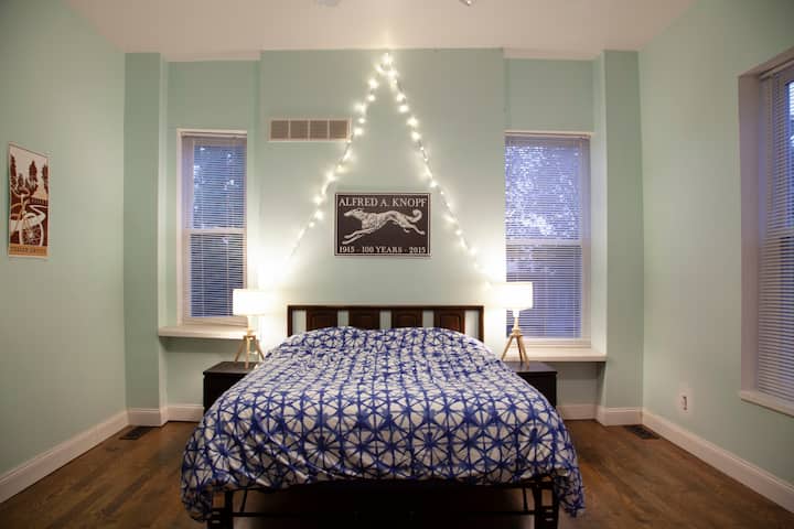 Cozy Vintage Townhome With A Fenced Backyard - St. Louis, MO