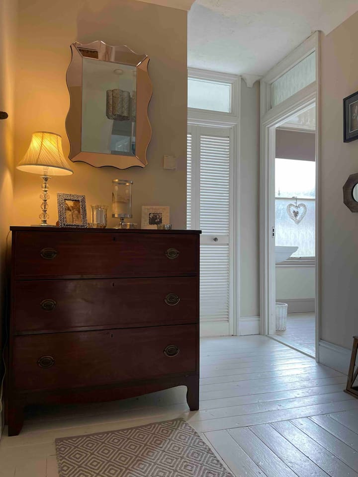 King Room In Victorian Townhouse Nr Seafront - Lowestoft