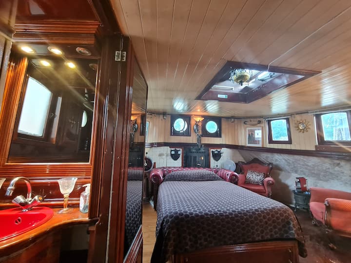 Comfortable Romantic Boat 1892 Top! - Barendrecht