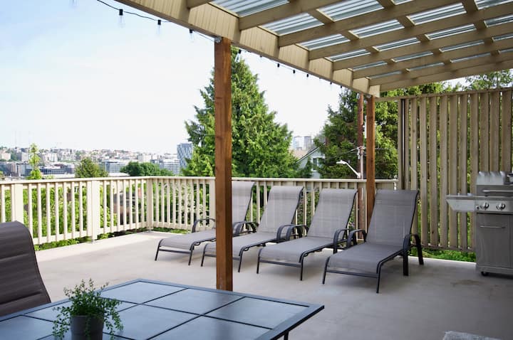 Stunning Penthouse View Space Needle & Lake Union - Seattle, WA