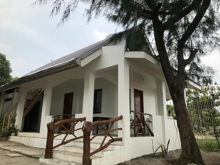 Elyo’s Beachfront Transient House - Iba
