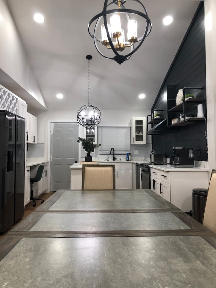 <> Abe's Westside Getaway <> - Atlanta, GA