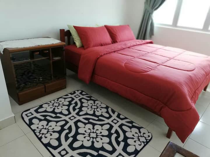 Wi-fi 3 Bedrooms @ Bayan Lepas | 5 Mins To Airport - Penang