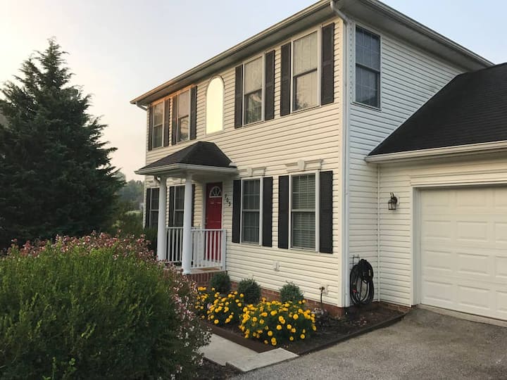 Hokie Family House - Blacksburg, VA