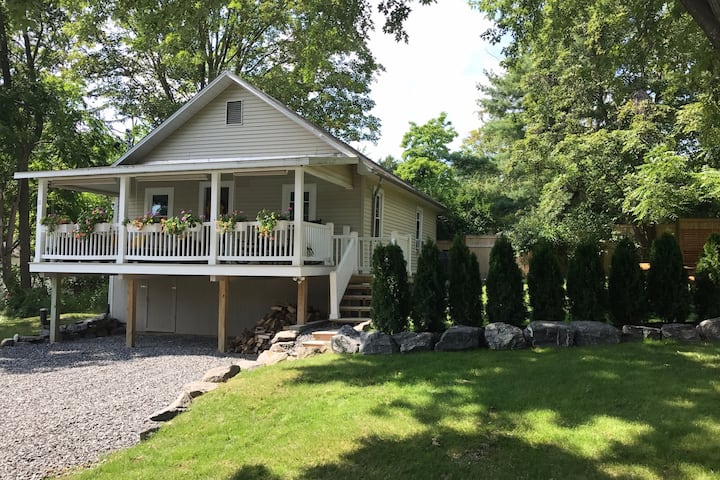 Bobolink House: Copake Lake Hudson Valley Bungalow - Copake Lake, NY