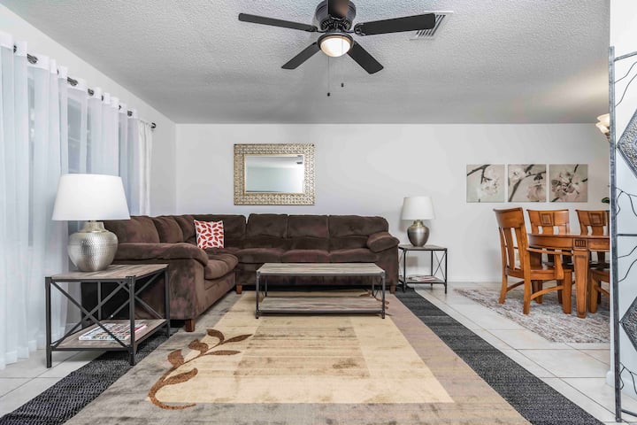 Comfortably Close And Pet Friendly - Gainesville, FL
