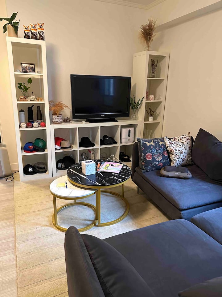 1-bedroom Apartment - Midlevels - Sheung Wan