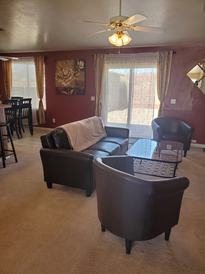 I Deal Lake Powell Home
3br, Jacuzzi, Bbq &Firepit - Page, AZ