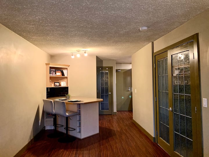 Bright, Spacious, Comfy Condo - Calgary