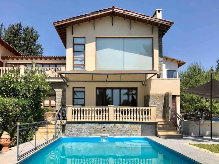 Luxury 3-bed Villa • Private Pool • Large Grounds - Paphos
