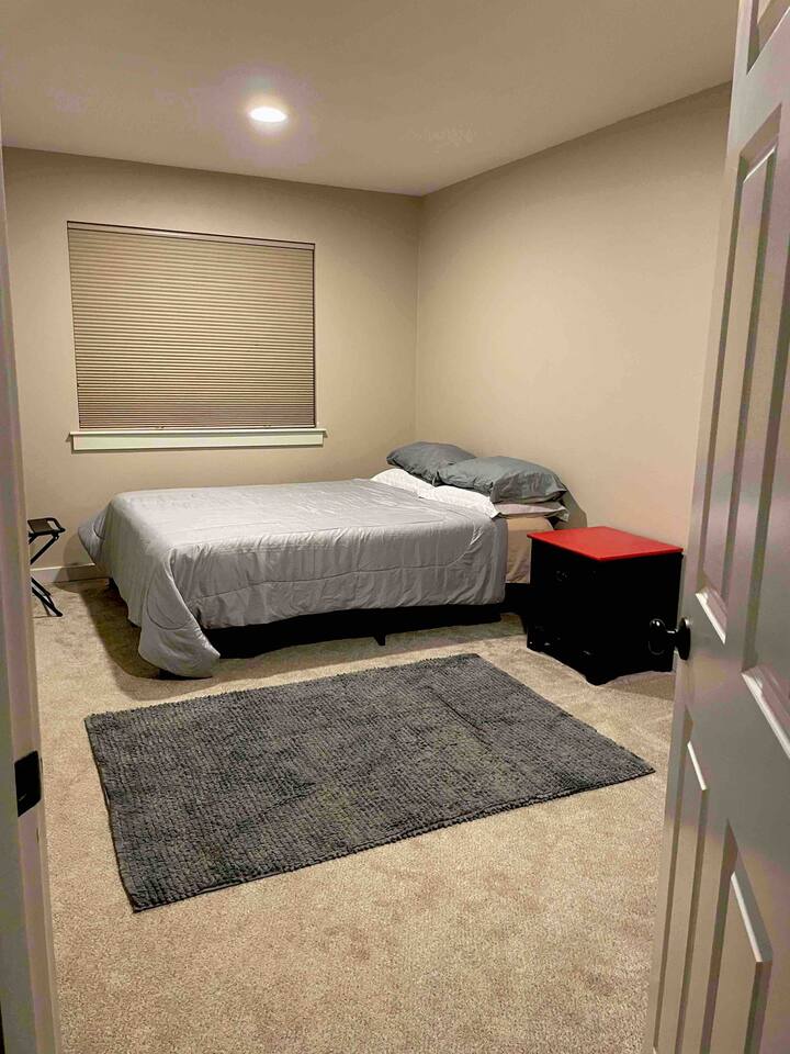 Beautiful One Private Bedroom With Shared Bathroom - Marysville, WA