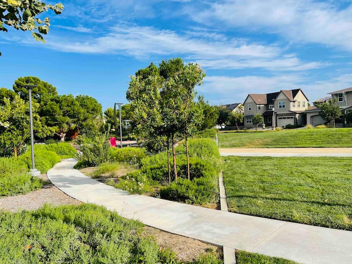 Exquisite House In Great Park Irvine 
尔湾大公园最优美样板房 - Irvine, CA