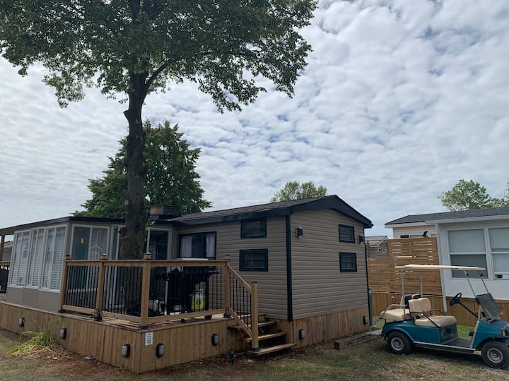 Walk To The Beach From Newly Renovated 3-bedroom - Crystal Beach