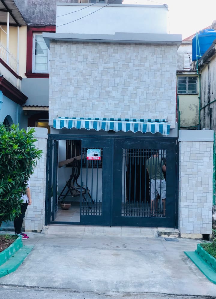 Agradable Casa Con Estacionamiento Gratuito - Havana