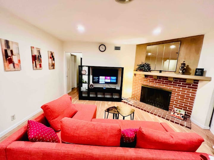 3br/1ba Spacious Home, Safe Quiet Area,  Near Park - Anaheim, CA