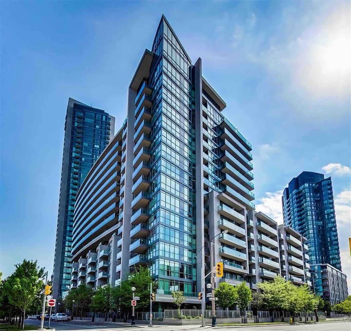 Lakeside Downtown Oasis Accommodating 4 Ppl - 