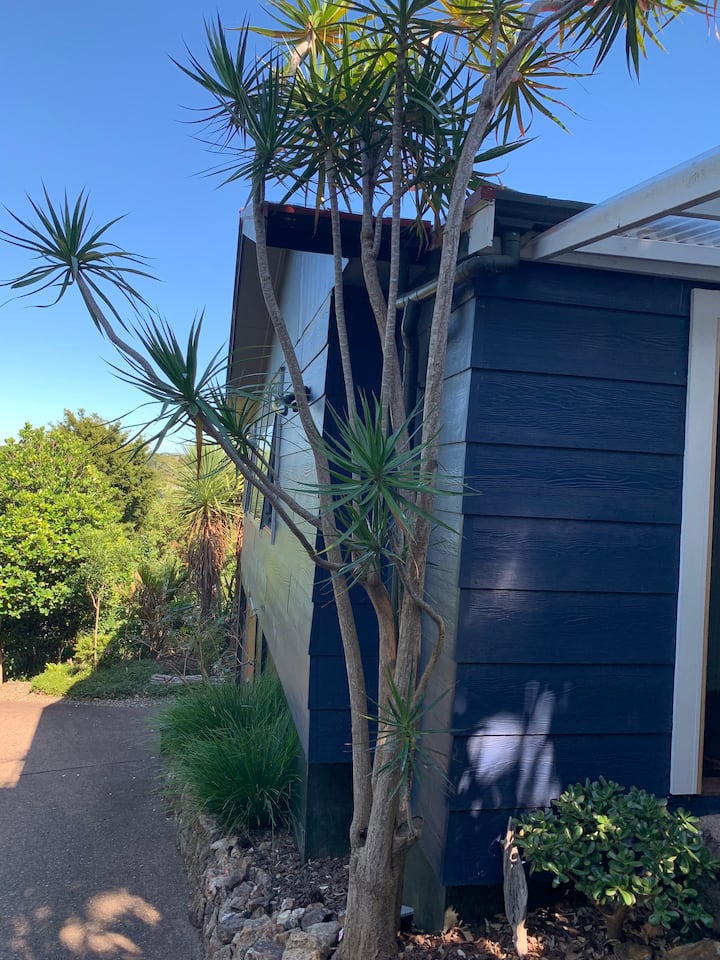 Blue Solar Cottage, Ostend, Waiheke Island. - Waiheke Island