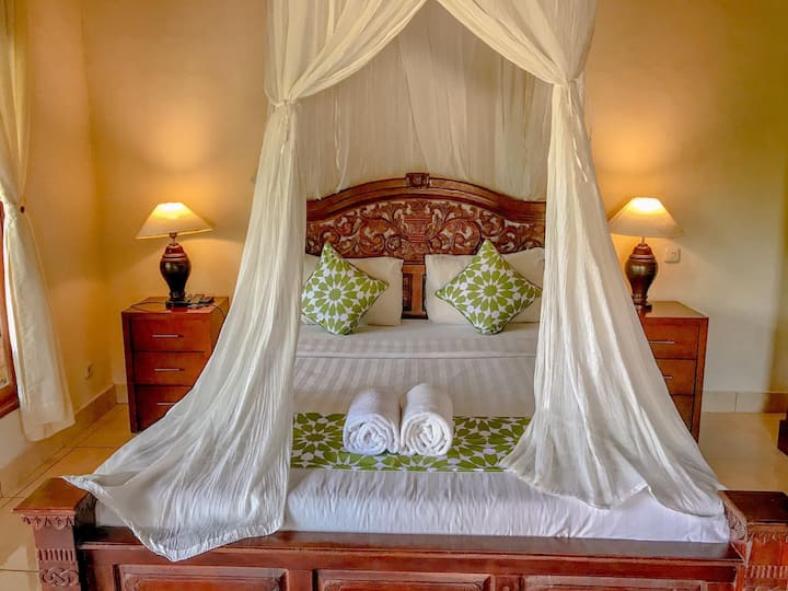 #1 Widi's House With Jungle View - Ubud