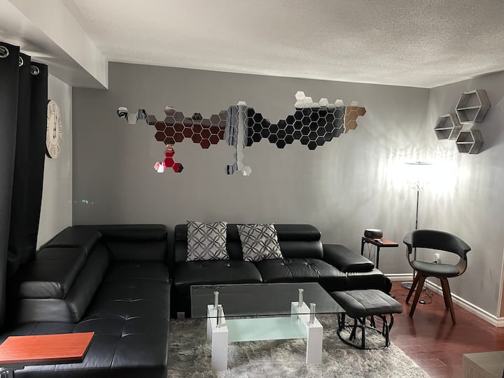 Modern And Comfortable Room! - Bowmanville