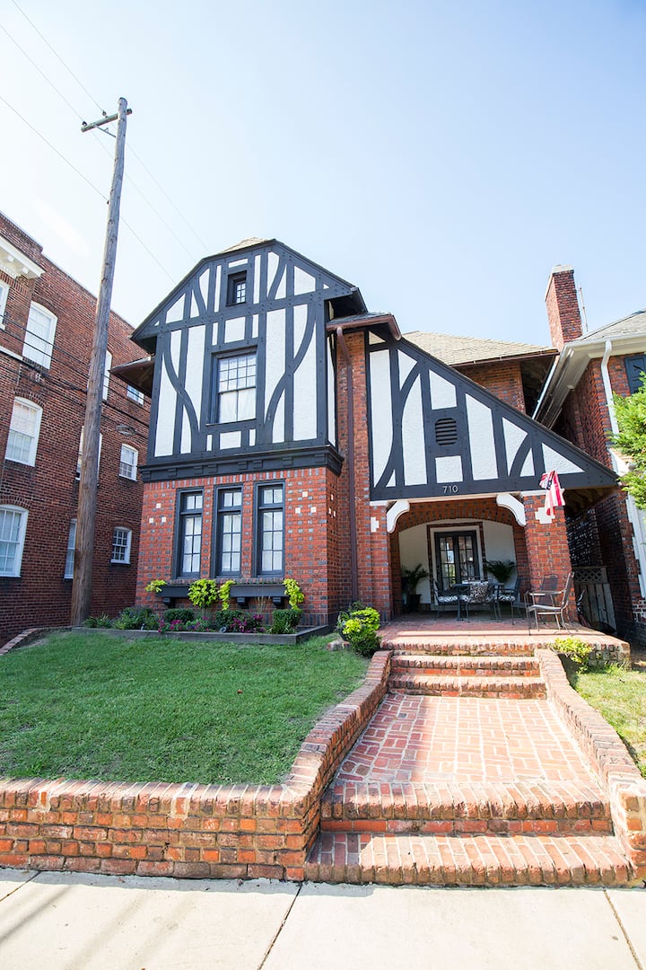 "The Fan" Monument/blvd Large Family Tudor Home - Richmond, VA