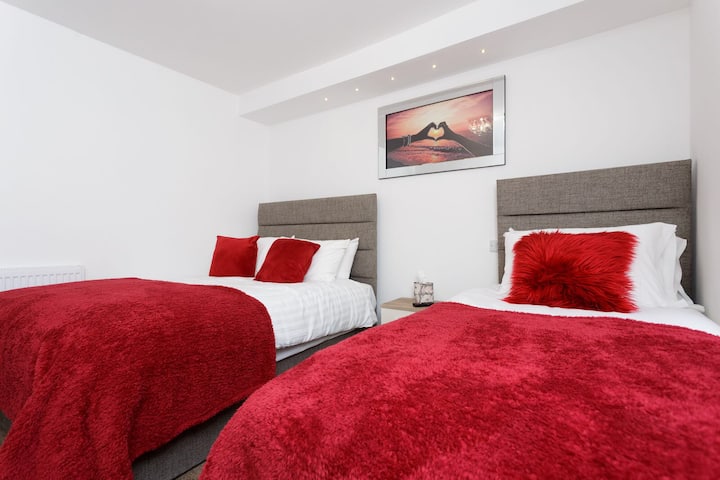 ❤️Semi Detached Family ♥️Home With A Private Drive.❤️ - Leeds